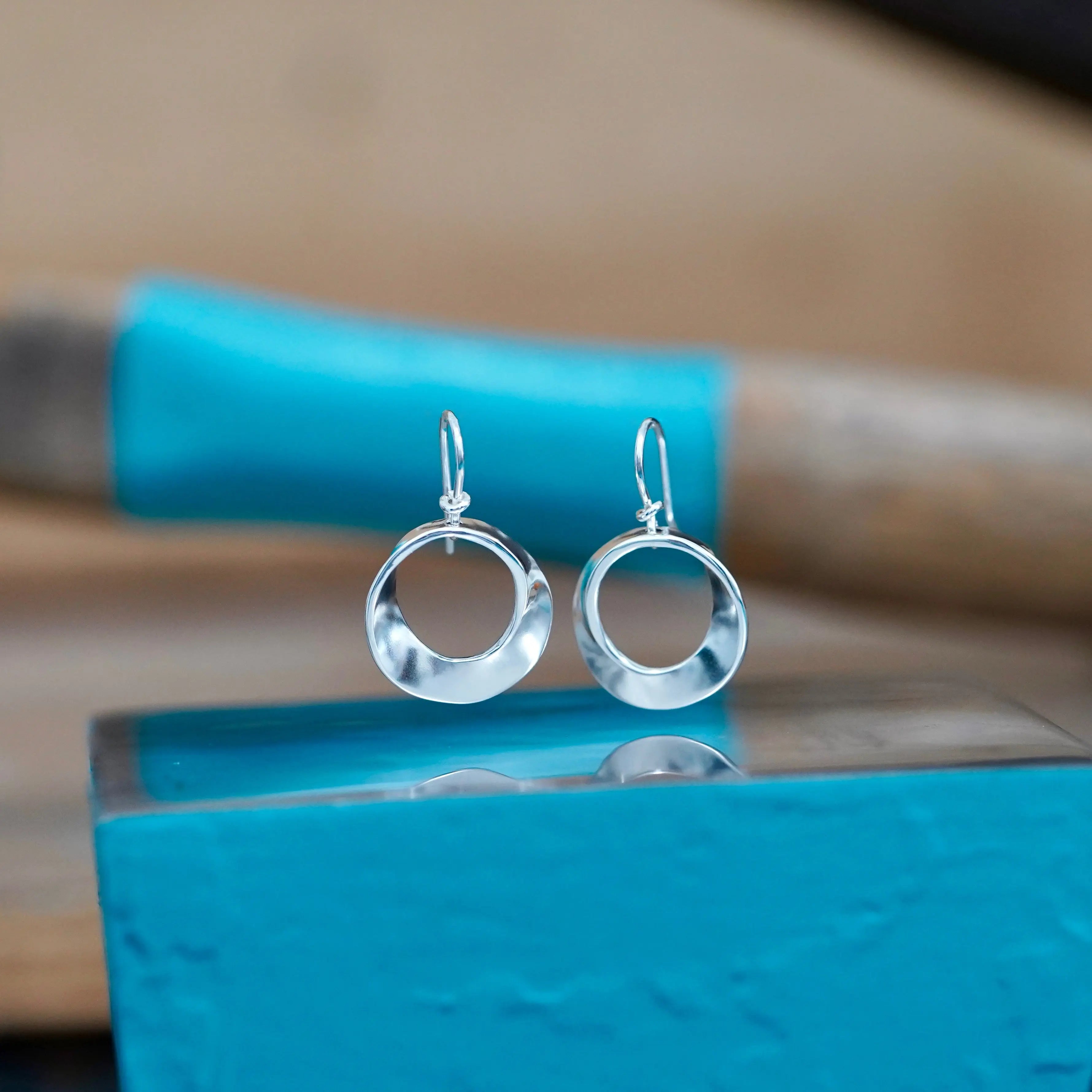 Boucles d’oreilles Moebius en argent massif - Bijou artisanal en argent ...